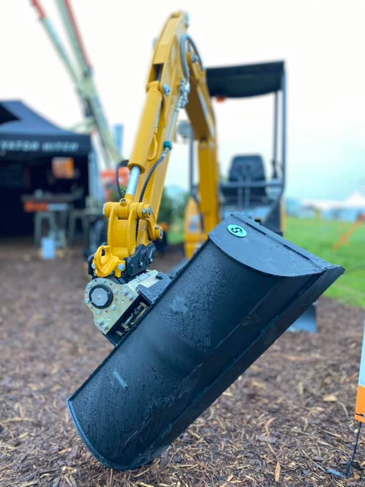 Tilt hitch | Quick coupler | Mini tilt | Mini excavator | Tiltman ...